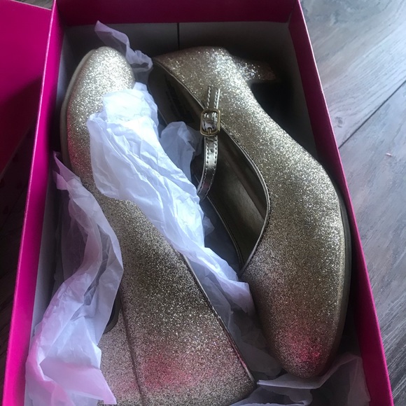 Olive & Edie | Shoes | Olive Edie Gold Glitter Shoes | Poshmark